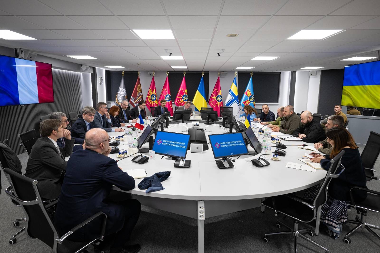 Французские сенаторы после визита в Украину призвали увеличить поставки оружия Европейская правда