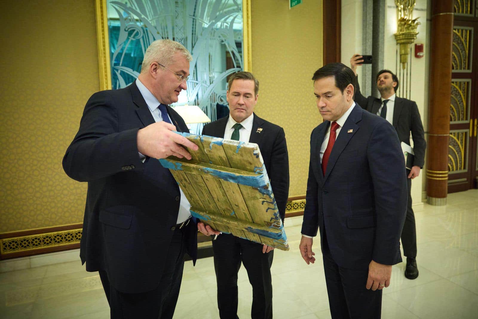 Ukrainian Foreign Minister reveals Rubio’s reaction to the gifted icon ...