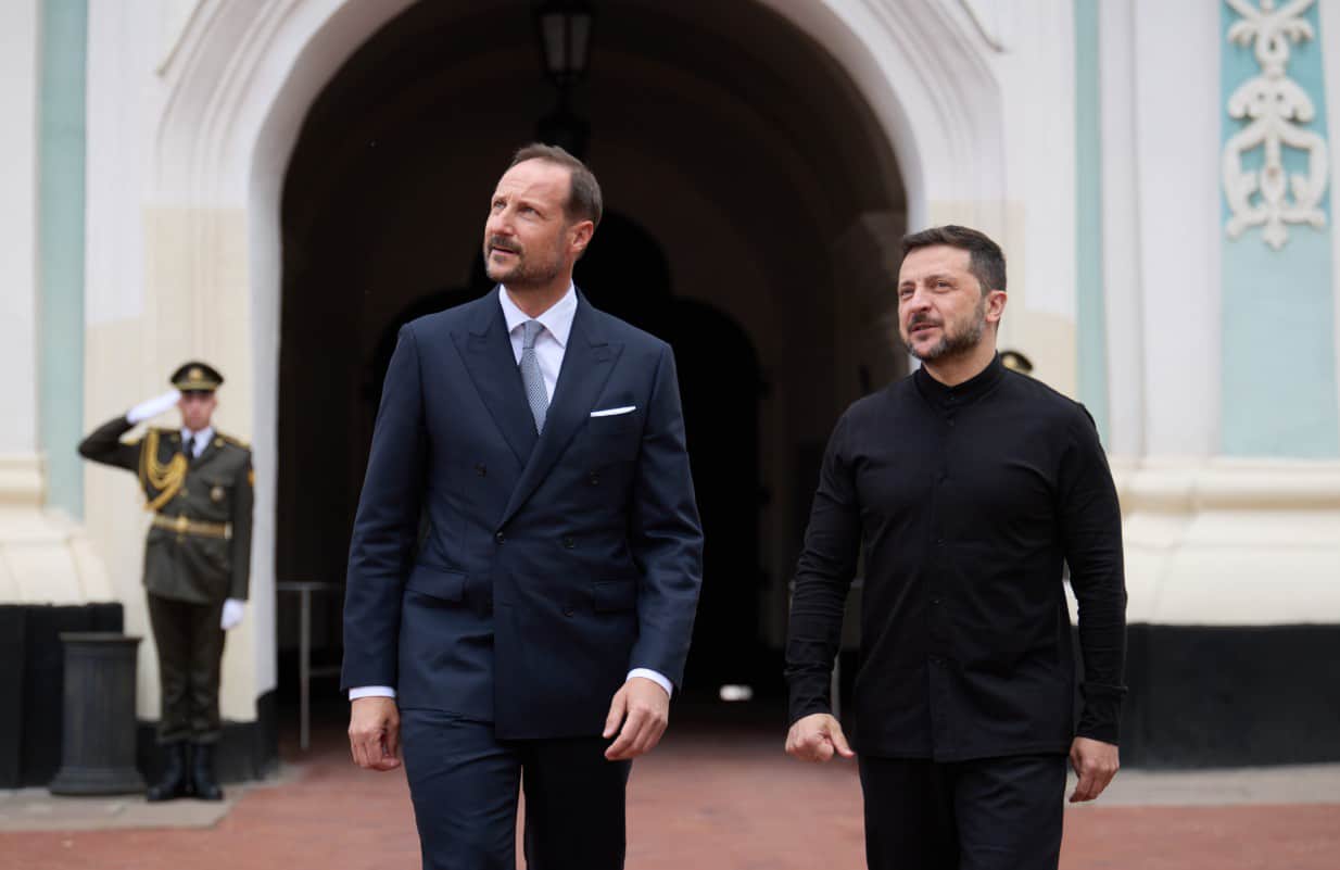 Zelenskyy meets Norwegian Crown Prince on first visit to Ukraine ...