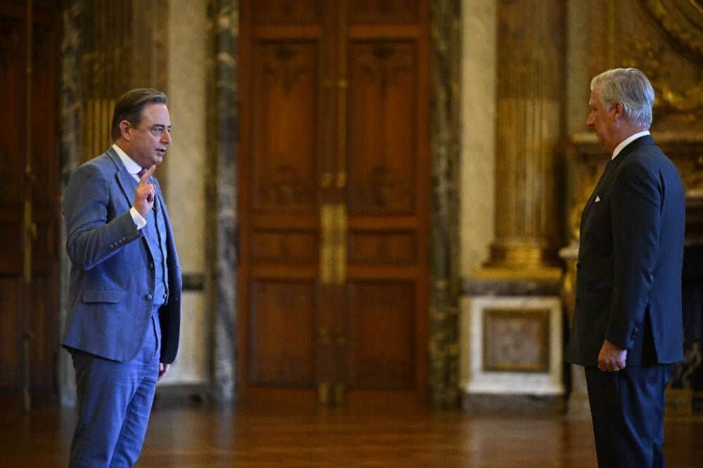 У Бельгії через майже 8 місяців після виборів склав присягу новий уряд Читайте на Ukr Net