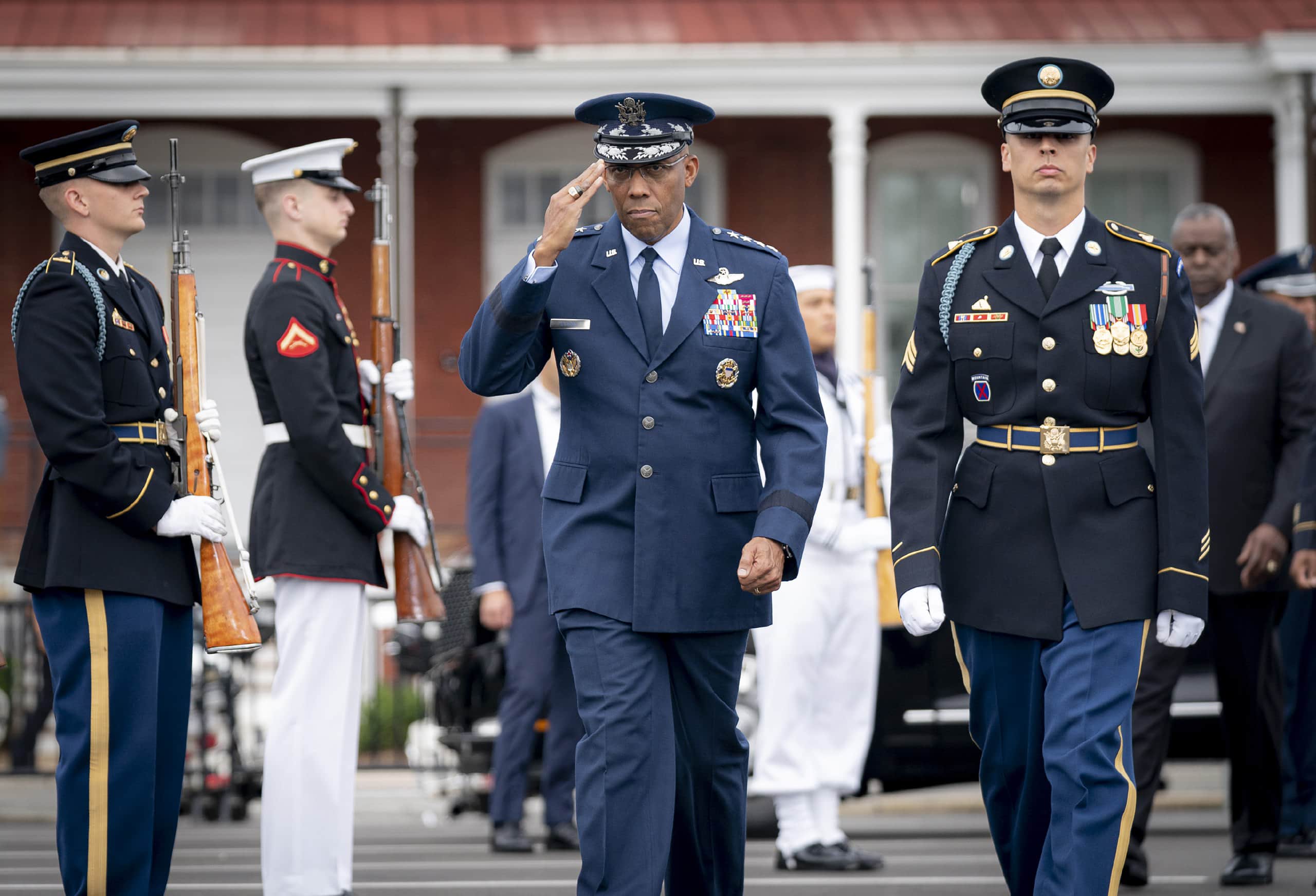 США і Китай уперше за півтора року провели переговори на рівні топвійськових Європейська правда