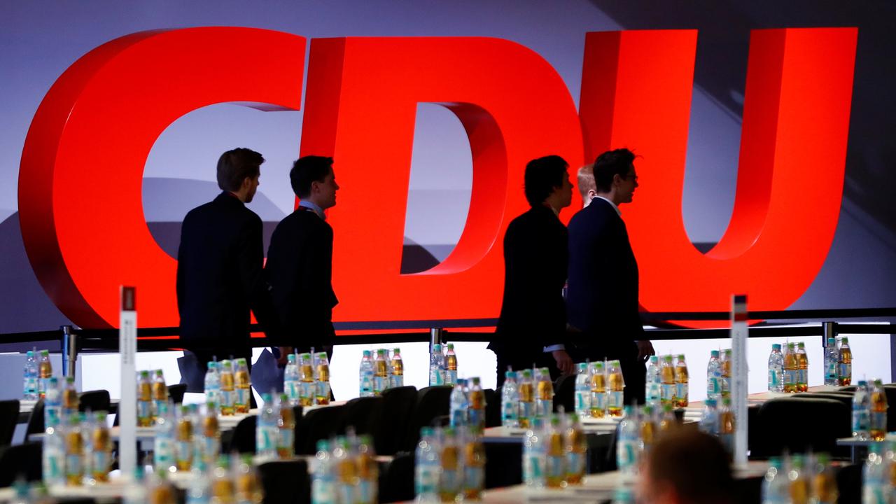 Партия Меркель отложила выборы нового лидера из-за коронавируса ...