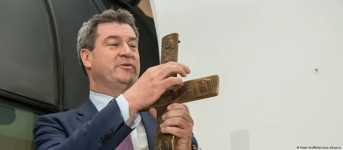 Суд дозволив вивішування хрестів на офіційних установах Баварії Європейська правда