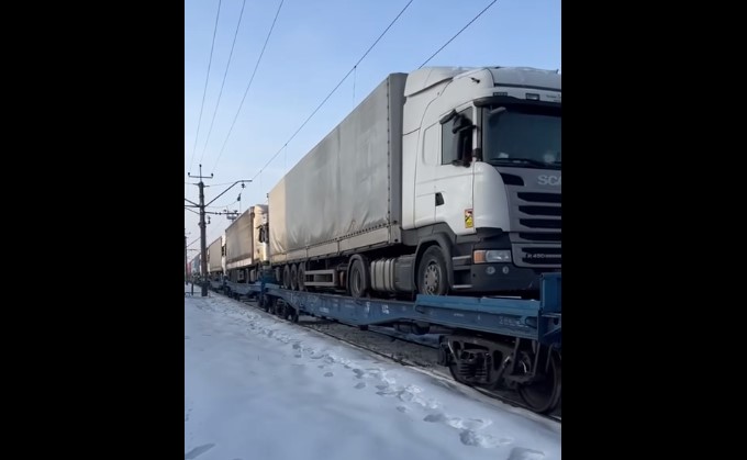 First Batch of Lorries Sent by Rail from Ukraine to Poland, Bypassing ...