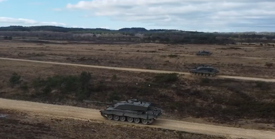 Міноборони Британії показало, як українські екіпажі тренуються на танках Challenger 2 ...