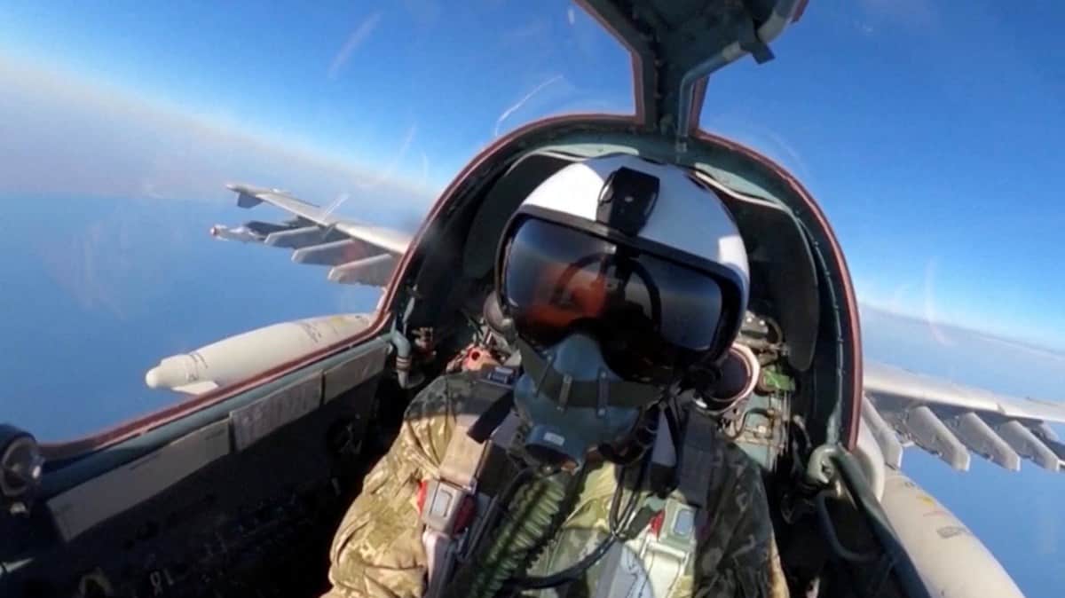 Ten Ukrainian Pilots Undergo Basic Fighter Jet Training In Uk