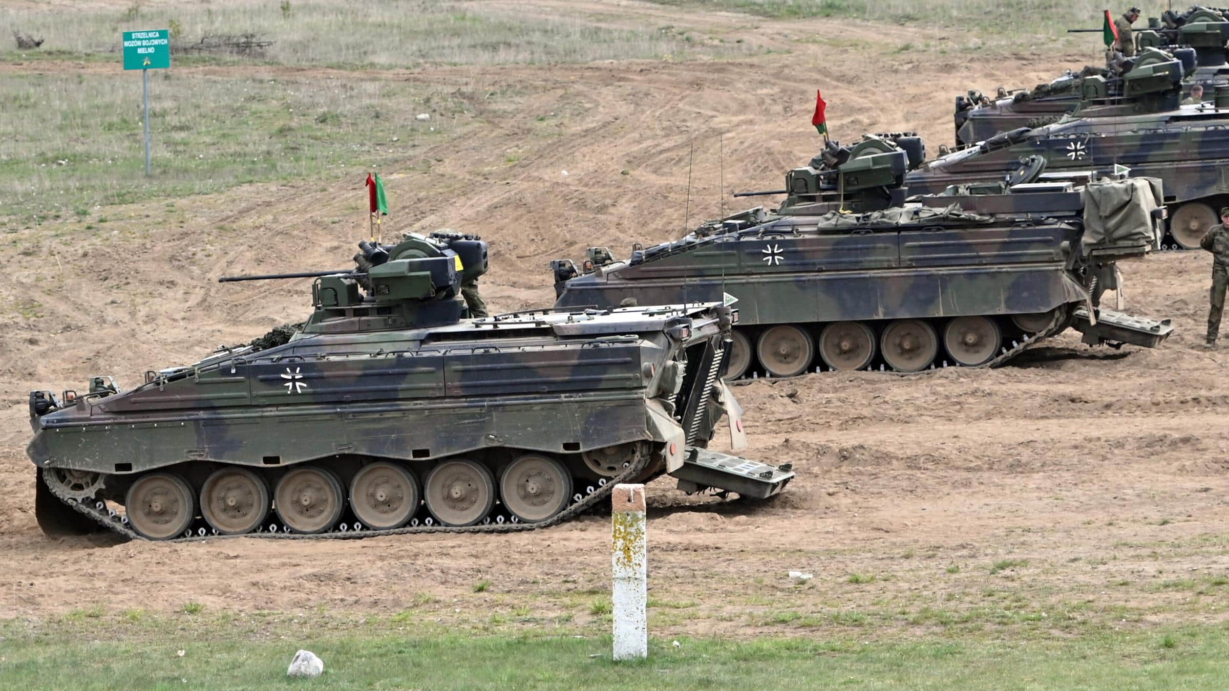 В Германии во время учений столкнулись две БМП Marder: пострадали 12 ...